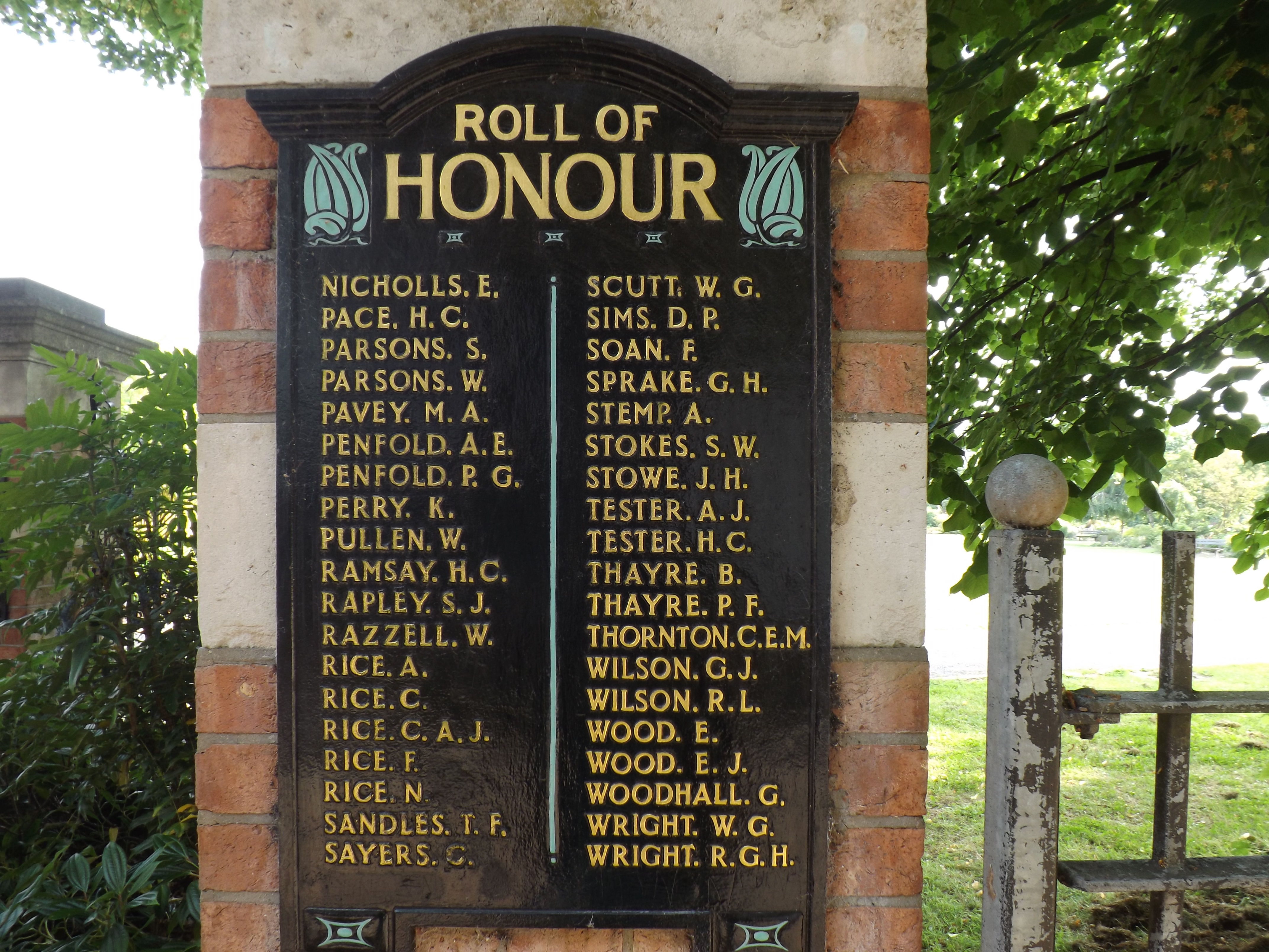 CRAWLEY MEMORIAL GARDENS - War Memorials Online
